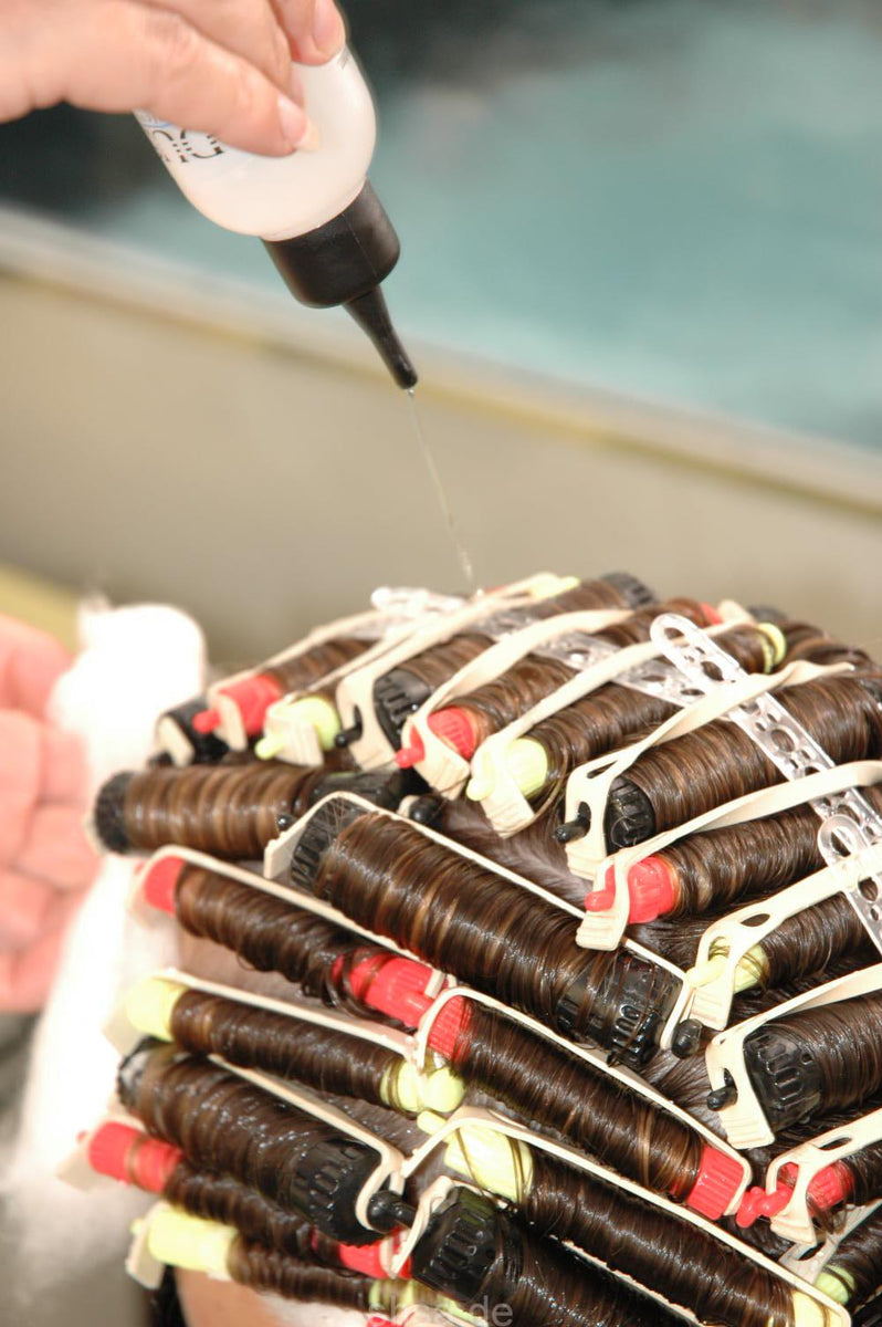 706 Rebekka Kultsalon perm in thick PVC shiny cape – hairmedia.de