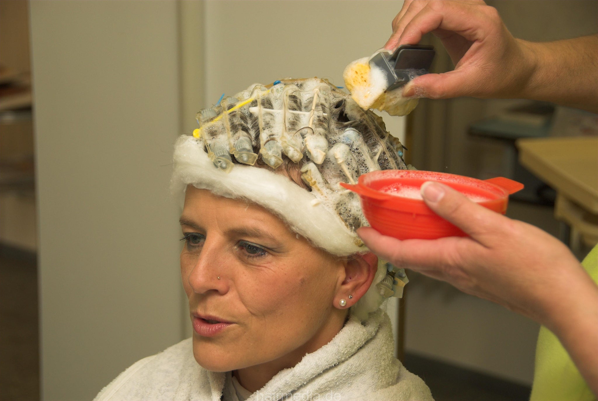 7035 Alexandra perm and wet set TRAILER – hairmedia.de